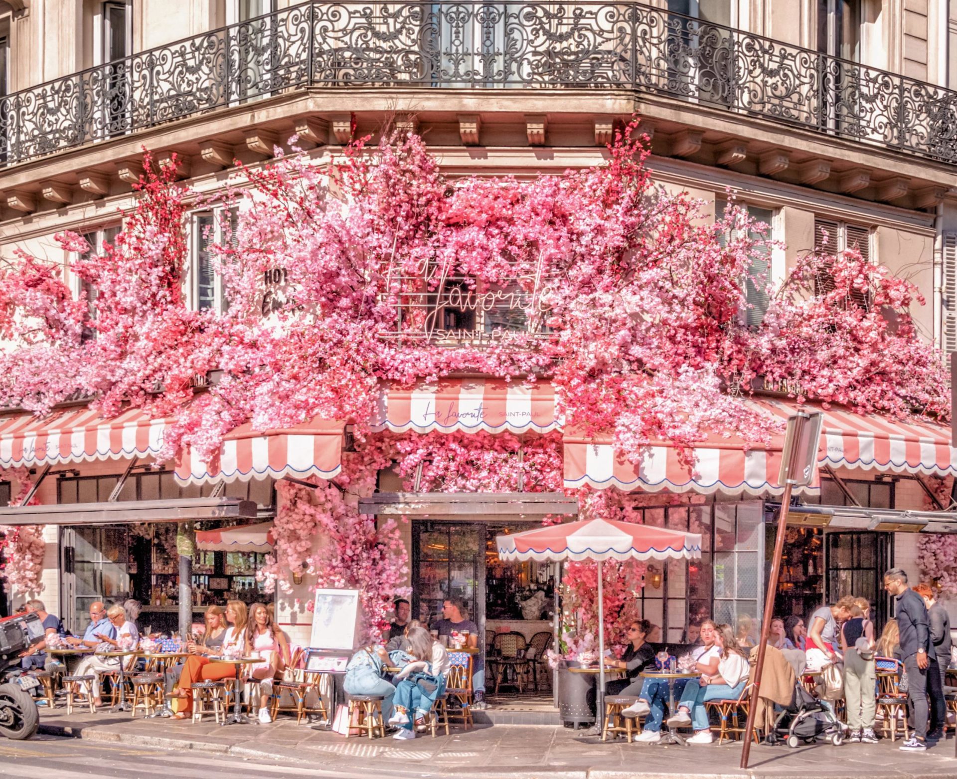 Deschamps Fleuriste - Façade fleurie La Favorite - Paris - 2022